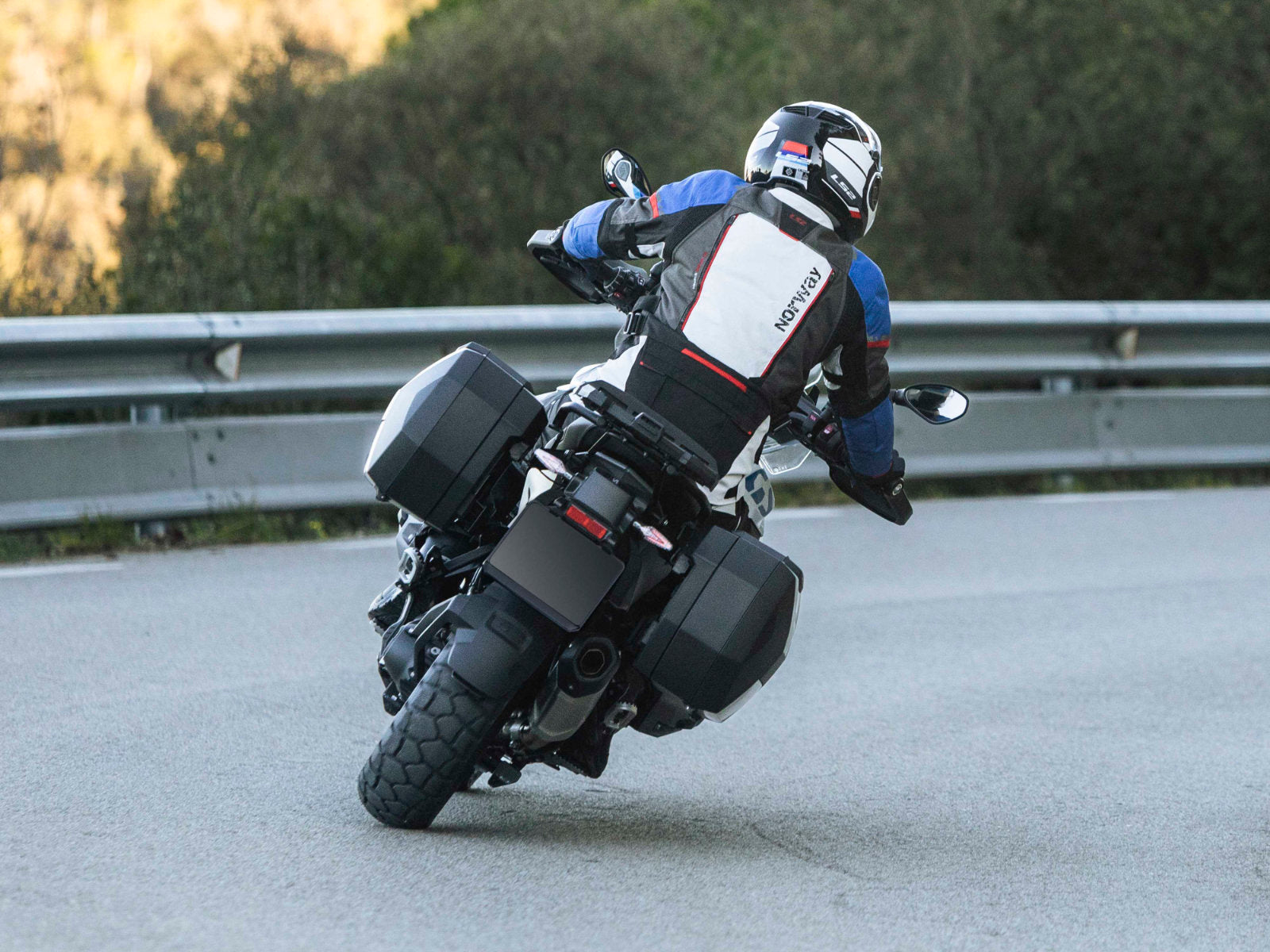 SHAD SH38X Expandable Panniers Carbon – SHAD UK