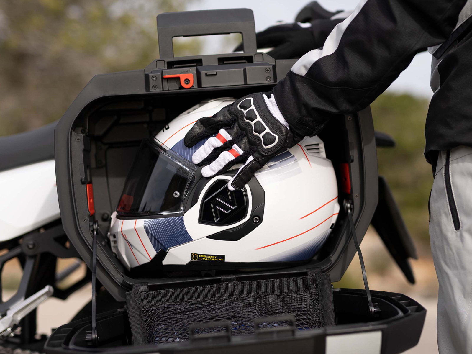 SHAD SH38X Expandable Panniers Carbon – SHAD UK