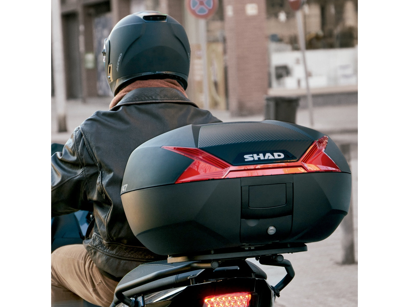 SHAD SH47 Top Box Red – SHAD UK